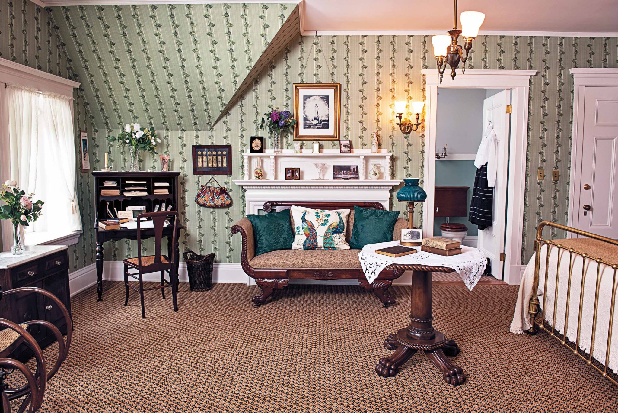 A Walk Through 400 Beacon Street: Laura Sargent’s Room — Longyear Museum